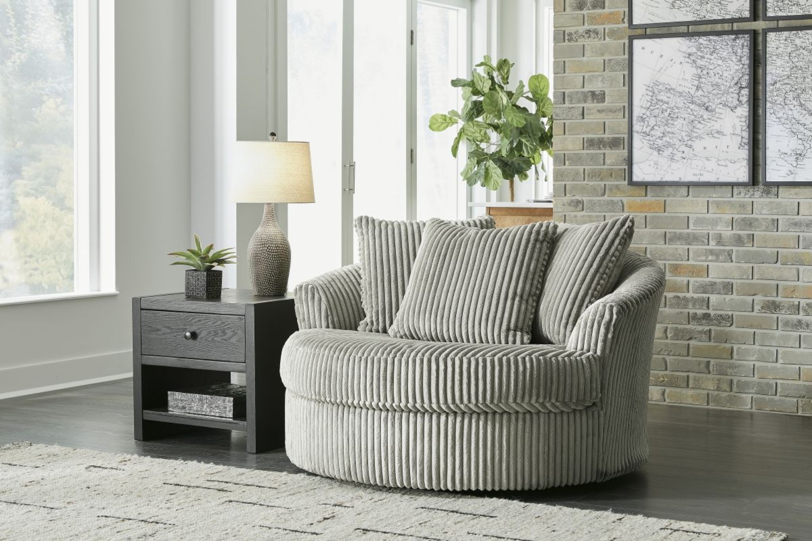 Lindyn Chair